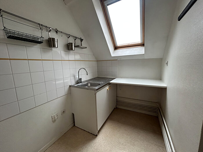 Appartement à louer - Reims, Centre-ville - 3 pièces - 2 chambres