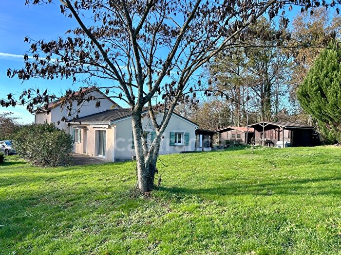 Maison à vendre - Génis - 6 pièces - 5 chambres