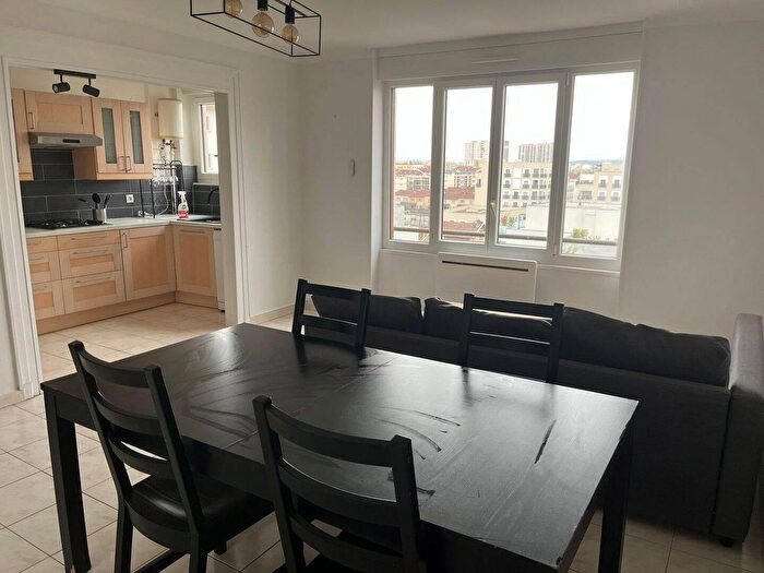 Appartement à louer - Lyon ème arrondissement - 4 pièces - 3 chambres