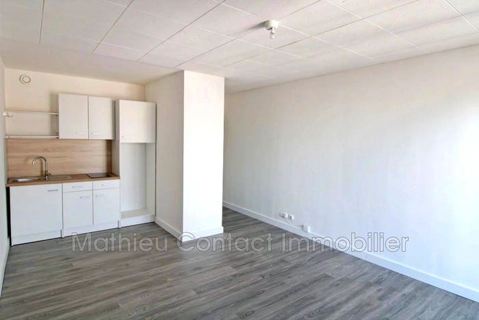 Esplanade, Nîmes : Appartement 1 pièce à louer