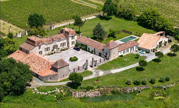 Vélines : Maison 15 pièces à vendre