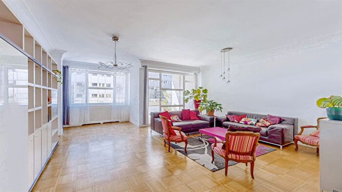 Appartement à vendre - Paris e , Passy, Maison de la Radio, Muette-Sud - 5 pièces - 3 chambres