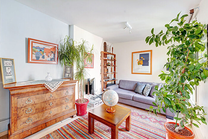 Appartement à vendre - Paris e , Montmartre, Sacré Coeur, Abbesses - 2 pièces - 1 chambre