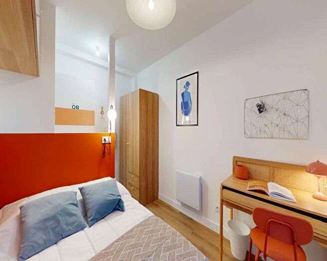 Appartement à louer - Faubourg du Temple-Hôpital Saint Louis, Paris ème arrondissement - 9 pièces - 9 chambres