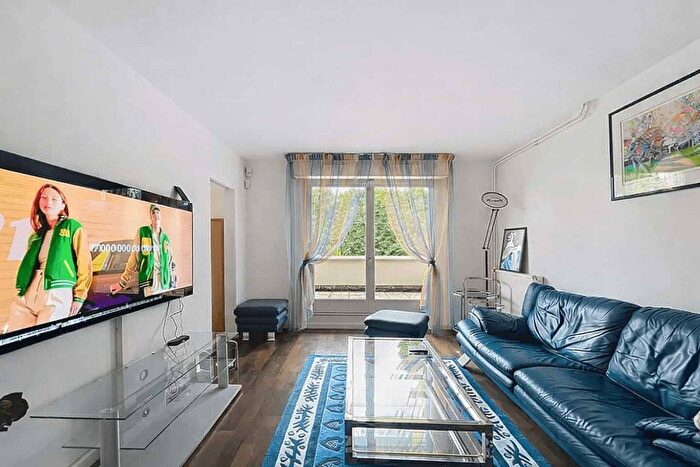 Appartement 13 pièces à louer à Coteaux, Chennevières-sur-Marne