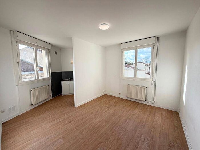 Poste Mairie, Talence : Appartement 2 pièces à louer