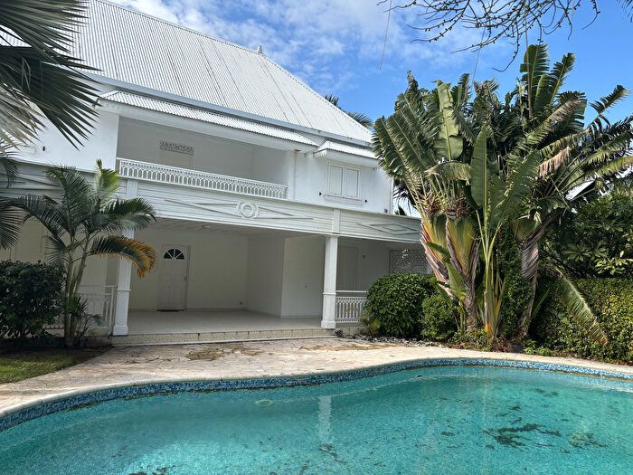 Maison 6 pièces à Saint-Pierre, Centre-ville, à louer