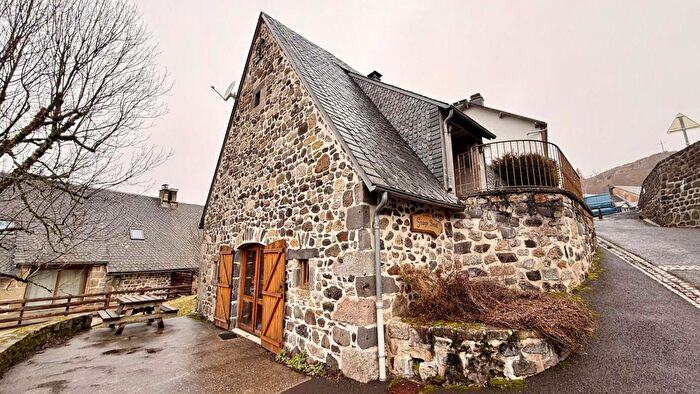 Maison 6 pièces à Murat-le-Quaire, à vendre