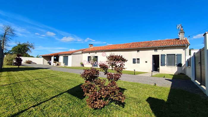 Luchapt - Maison 7 pièces à vendre