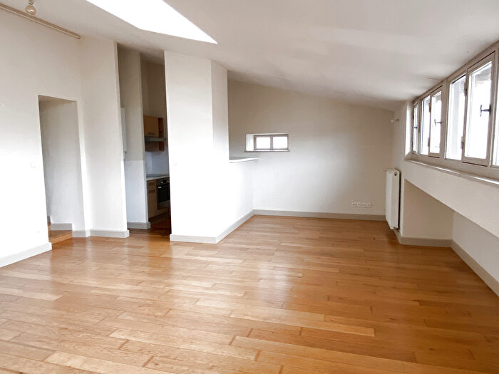 Appartement à louer - Carcassonne, Cité Médiévale, Barbacane, Trivalle - 3 pièces - 2 chambres