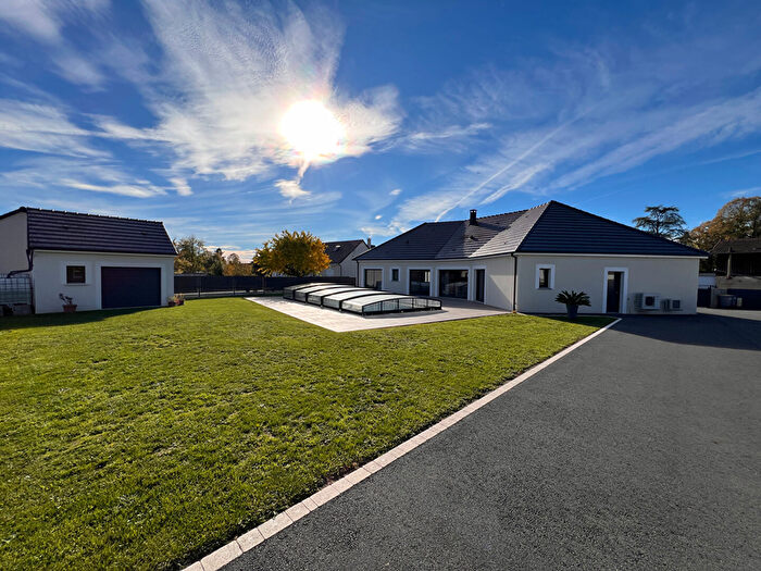 Maison à vendre - Mehun-sur-Yèvre - 6 pièces - 4 chambres