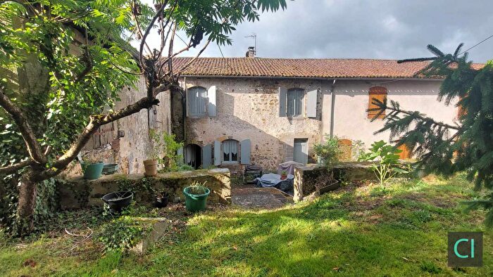 Maison à vendre - Brillac - 6 pièces - 3 chambres