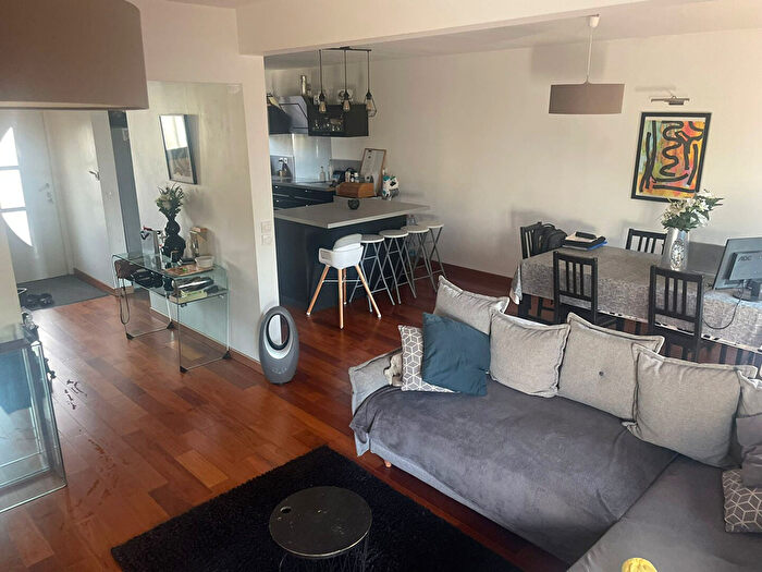 Chatou, Est : Appartement 5 pièces à louer