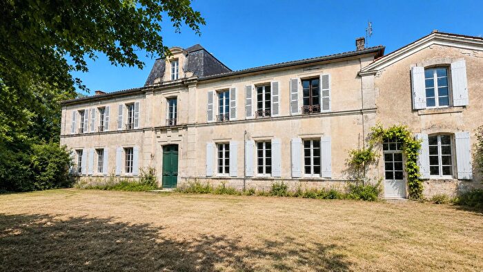 Maison 14 pièces à vendre à Pons