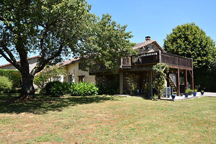 Maison 9 pièces à Massignac, à vendre