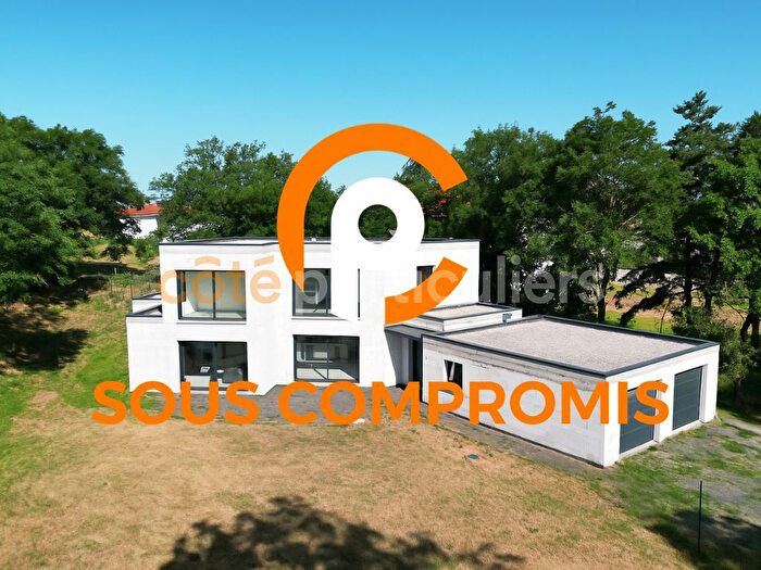 Maison à vendre - Sanssac-léglise - 5 pièces - 4 chambres