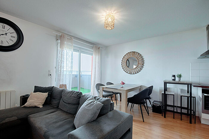 Appartement à vendre - LIsle-dAbeau - 4 pièces - 3 chambres