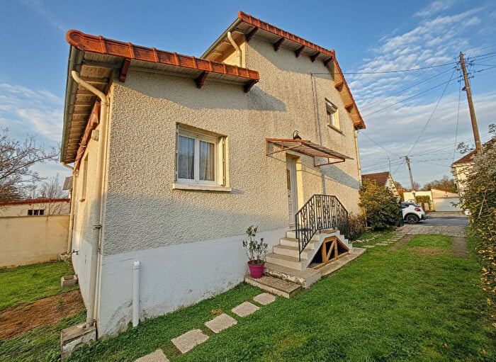 Maison à vendre - Châtellerault, Est - 5 pièces - 3 chambres