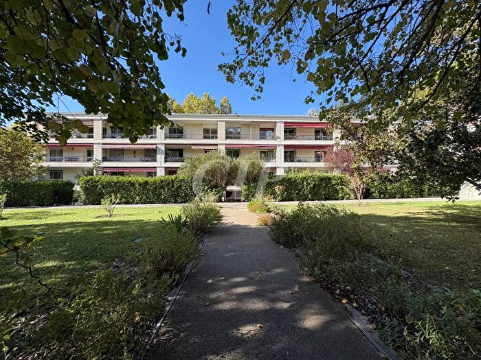 Appartement à louer - Pont de Béraud, Aix-en-Provence - 3 pièces - 2 chambres