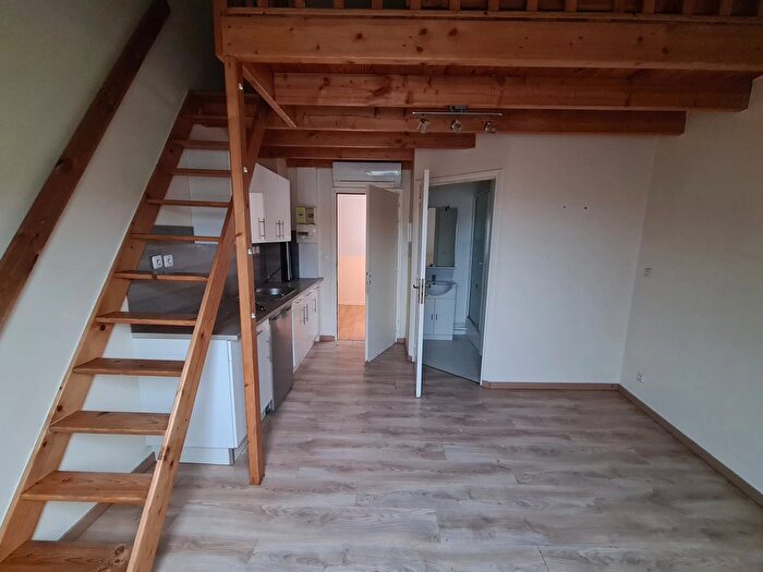 Appartement à louer - Boulogne-sur-Mer, Basse-ville - 1 pièce