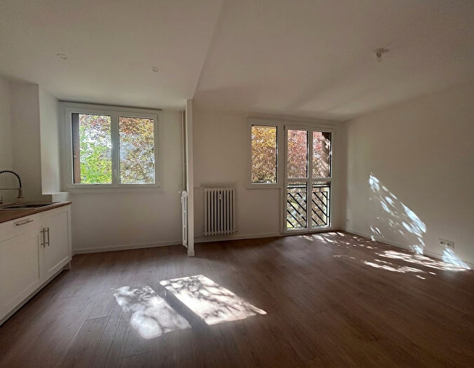 Saint-Cyr-sur-Loire, République, Fosses Boissées, Hôtel de ville - Appartement 3 pièces à vendre