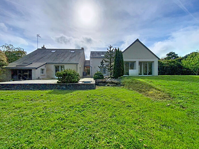 Maison à vendre - Saint-Ouen-les-Vignes - 9 pièces - 4 chambres