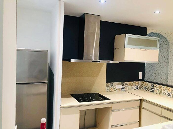 Appartement à louer - Est, Aureilhan - 4 pièces - 3 chambres