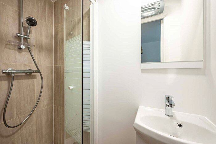 Pont de Flandre, Paris 19ème arrondissement - Appartement 1 pièce à louer