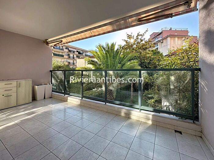 Appartement à vendre - Antibes, Juan-les-Pins, Le Cap - 3 pièces - 2 chambres