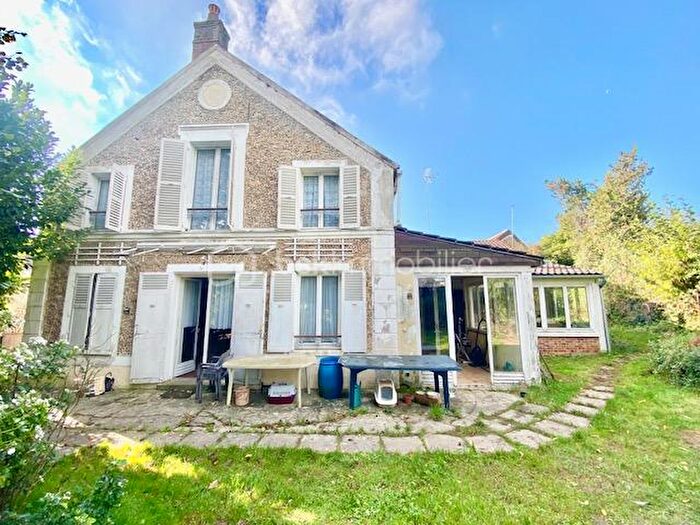 Maison 11 pièces à Ozouer-le-Voulgis, à vendre