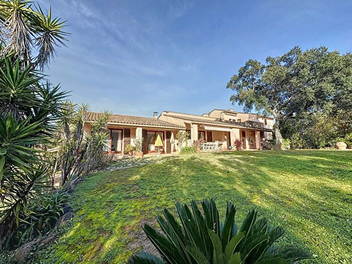 Maison à vendre - Fréjus - 8 pièces - 5 chambres