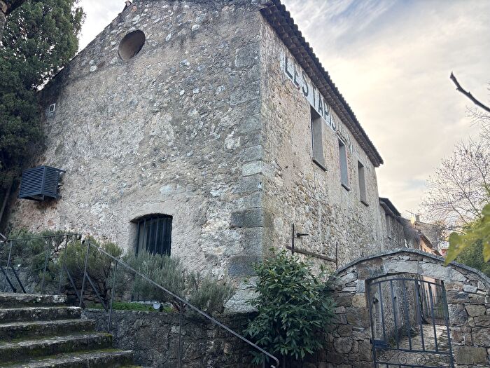 Maison à vendre - Entrecasteaux - 6 pièces - 3 chambres