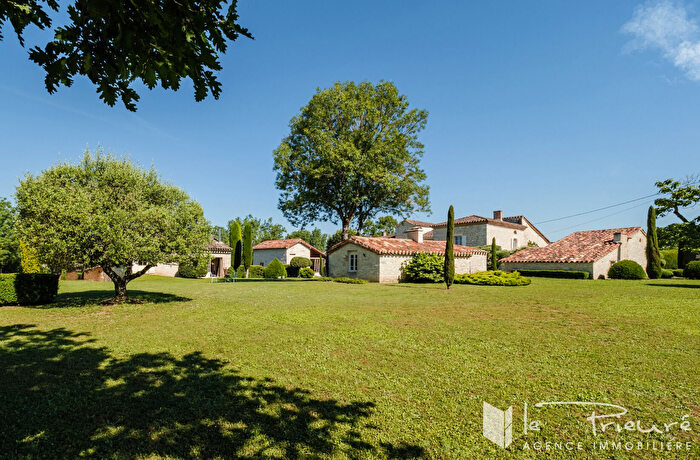 Maison à vendre - Taïx - 12 pièces - 8 chambres