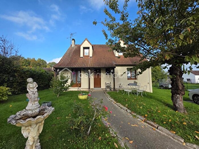 Maison à vendre - Saint-Ange-le-Viel - 6 pièces - 5 chambres