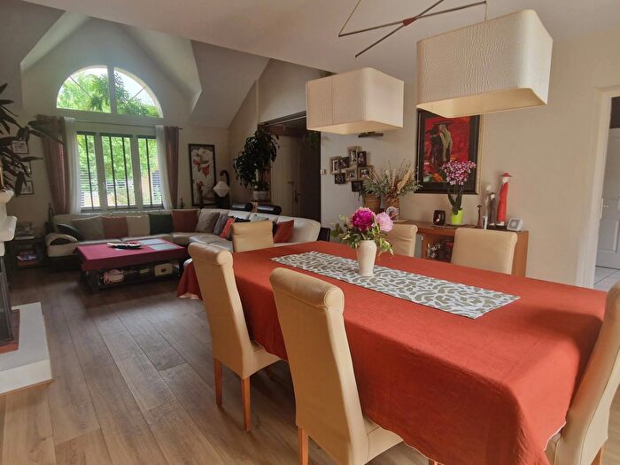 Maison 6 pièces à Voisins-le-Bretonneux, à vendre