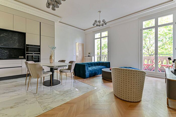 Porte Dauphine, Paris 16ème arrondissement : Appartement 3 pièces à louer