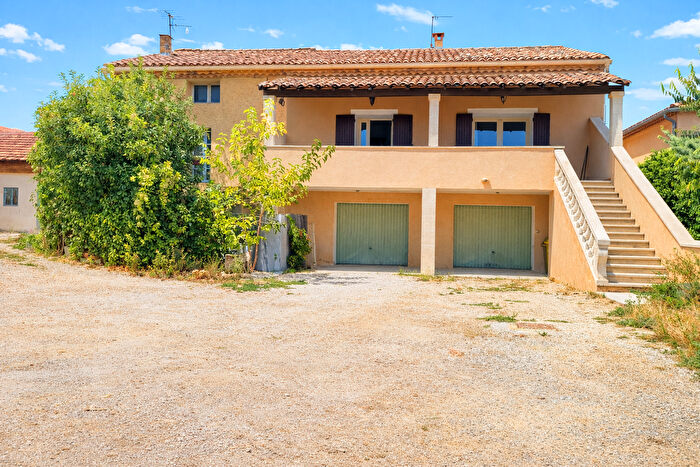 Maison à vendre - Saint-Saturnin-lès-Avignon - 9 pièces - 4 chambres