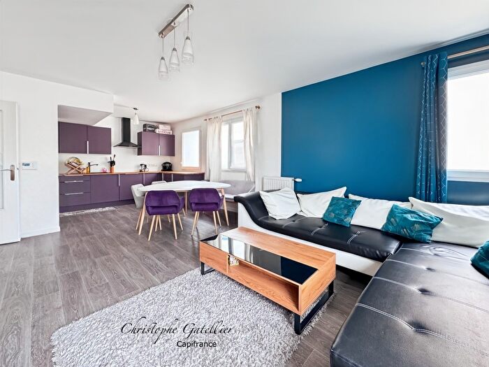 Appartement à vendre - Trappes, Merisier, Aérostat - 4 pièces - 3 chambres