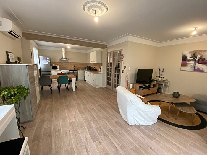 Appartement à louer - Caussade - 4 pièces - 3 chambres