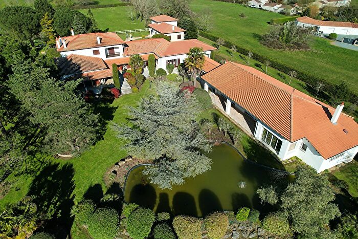 Maison à vendre - Fontcouverte - 15 pièces - 8 chambres