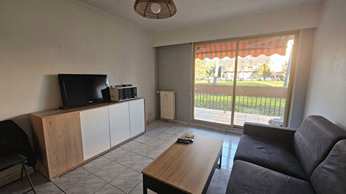 Appartement à louer - Est, Peymeinade - 1 pièce