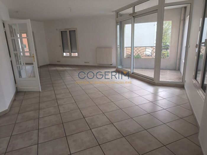 Appartement 4 pièces à centre Ville-La Chartonnière-La Barre, Villefranche-sur-Saône, à louer