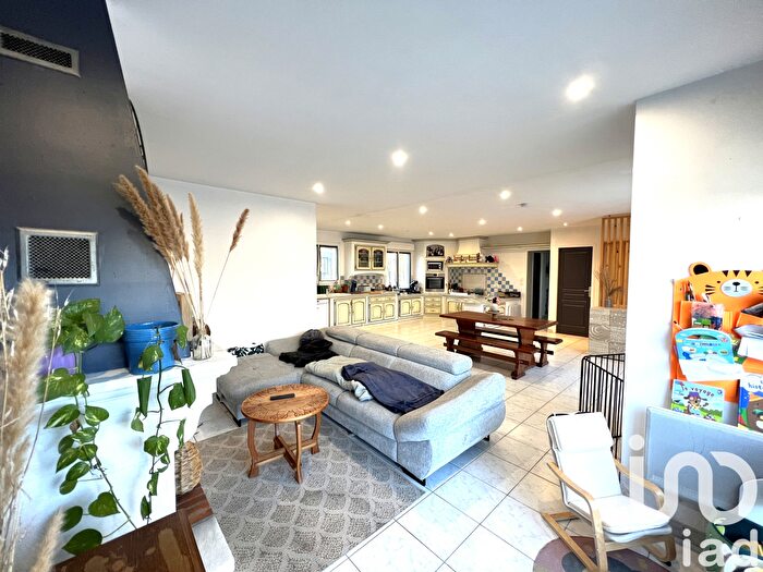 Maison à vendre - Coutras - 4 pièces - 3 chambres