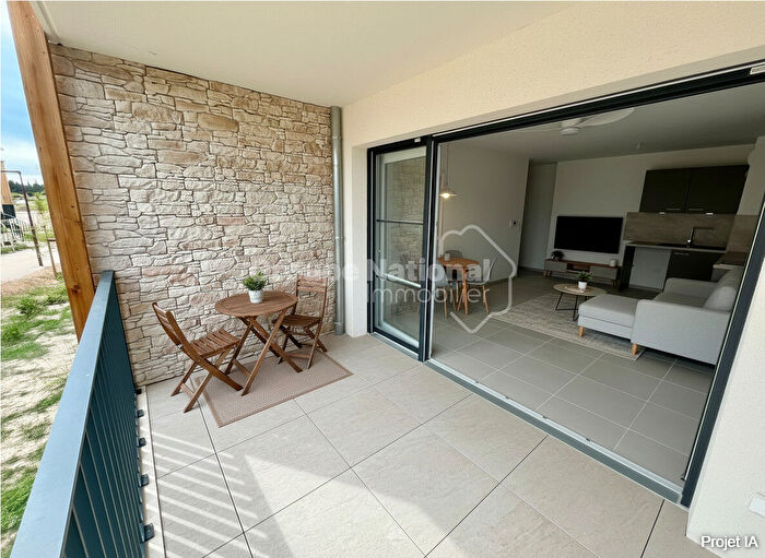 Saint-Étienne-du-Grès : Appartement 2 pièces à vendre