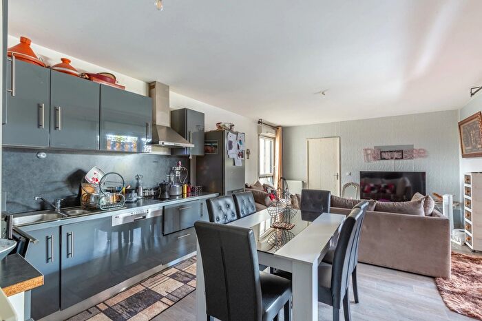 Appartement à vendre - Vénissieux, Léo Lagrange, Louis Pergaud - 4 pièces - 3 chambres