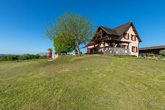Maison à vendre - Saint-Victor-de-Morestel - 6 pièces - 5 chambres