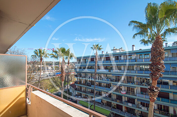 Appartement à louer - Cagnes-sur-Mer, La Gare, Les Plans, Hippodrome - 3 pièces - 2 chambres