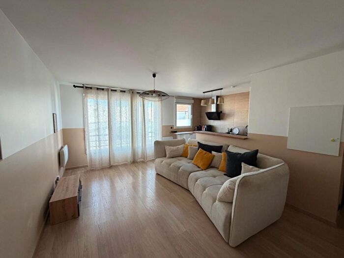 Corbeil-Essonnes, Pressoir, Prompt : Appartement 3 pièces à louer