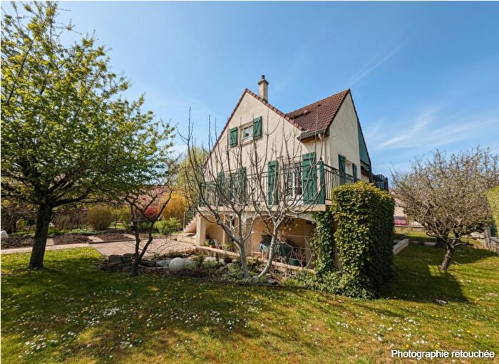 Chevigny-Saint-Sauveur : Maison 8 pièces à vendre