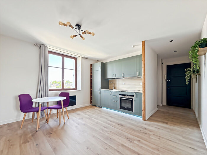 Quartiers Nord-Ouest, Saint-Martin : Appartement 2 pièces à vendre